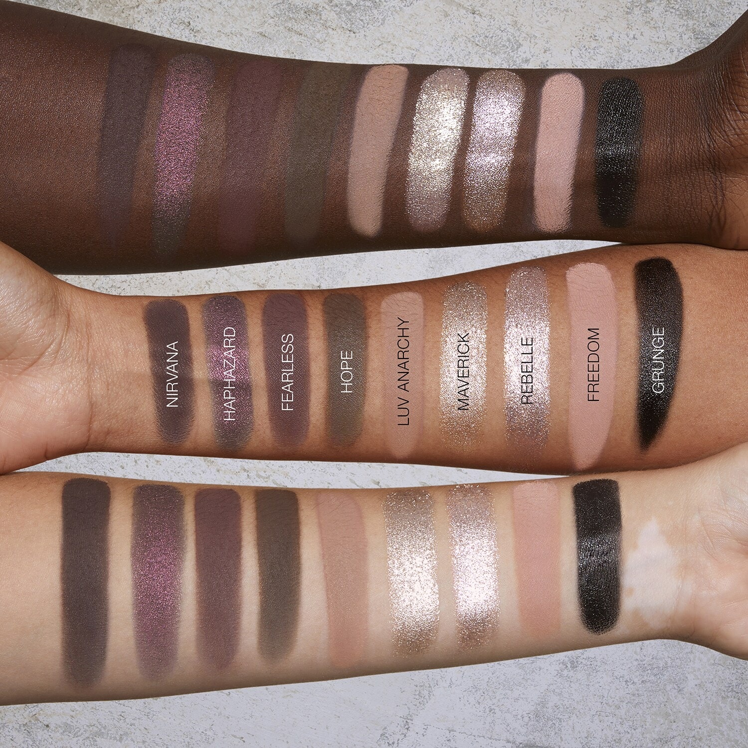 Pretty Grunge - Paleta de 18 sombras de ojos de Huda Beauty ≡ SEPHORA